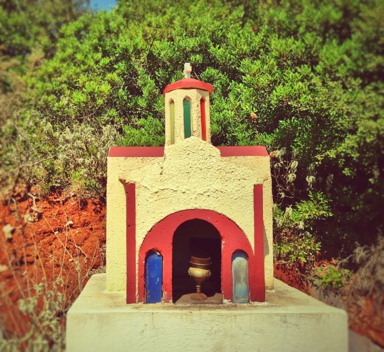 Kandylakia: History and Traditions of the Roadshine Shrines in Greece ...