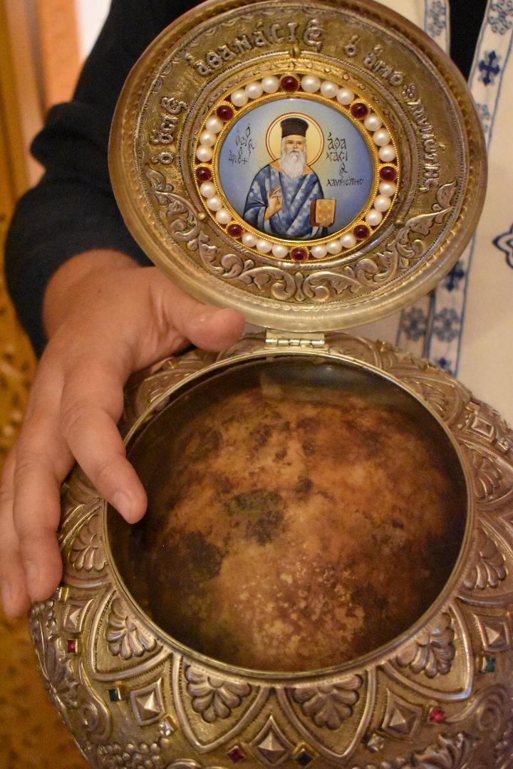 Angels Offering Holy Communion to a Saint « ORTHODOX CHRISTIAN FAITH ...